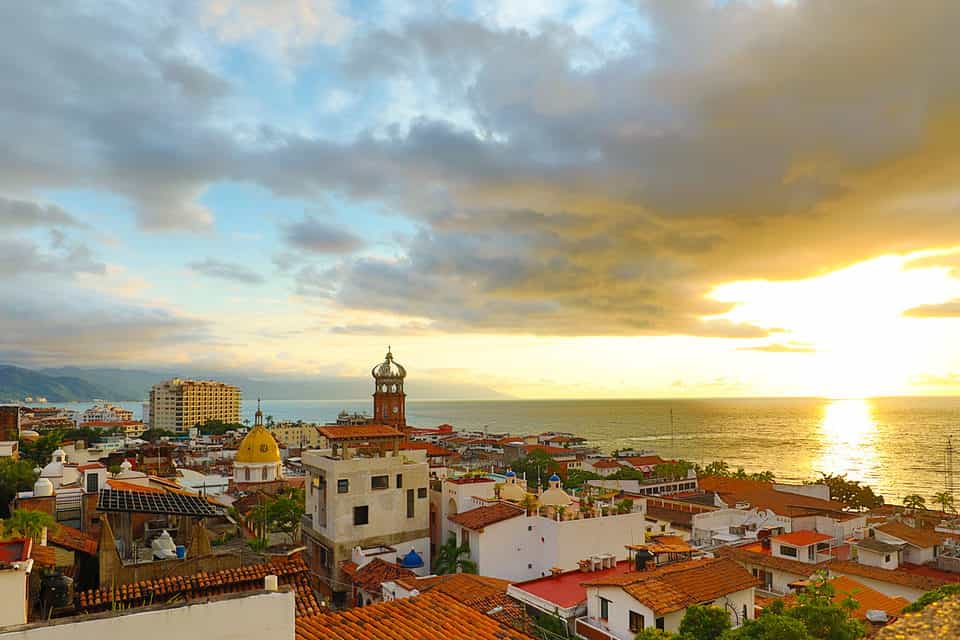 Jalisco Travel Guide - Playas y Plazas